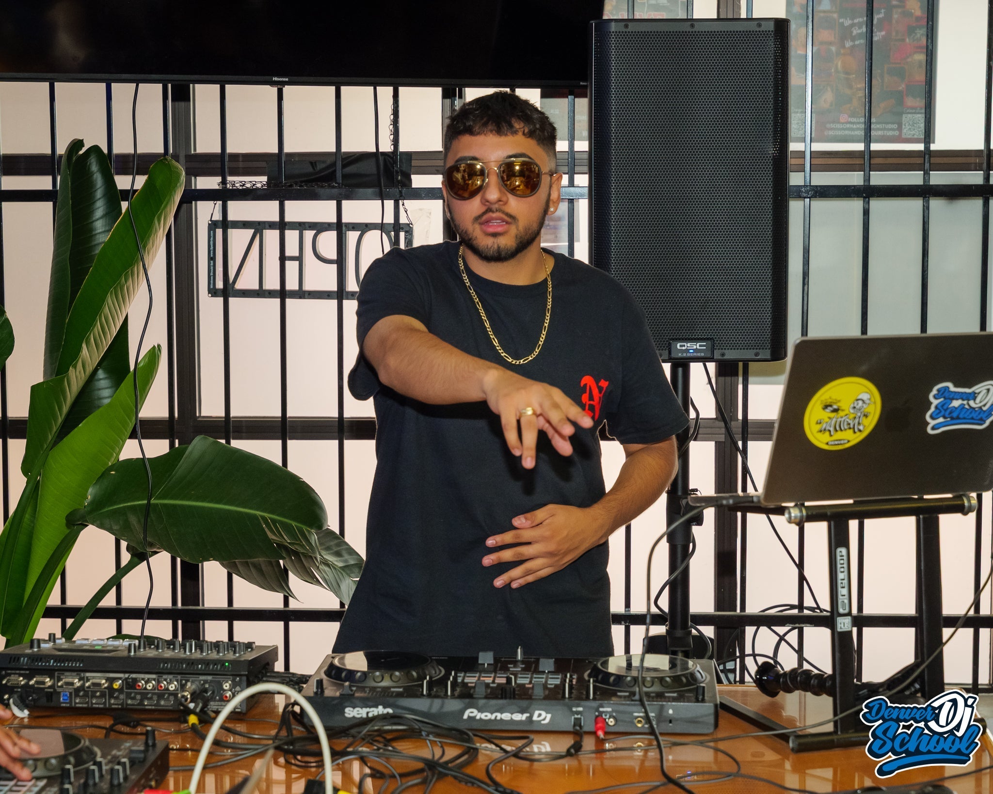 Best DJ Classes in Denver: Beginner to Advanced Options – Denver DJ School